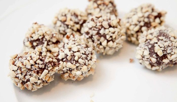 Sospiri d'amore con mandorle, mascarpone e parmigiano