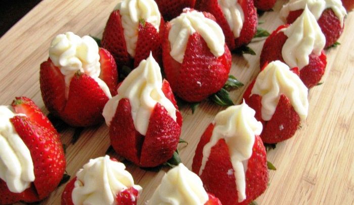 Fragole farcite: la ricetta con panna e mascarpone | Buonissimo