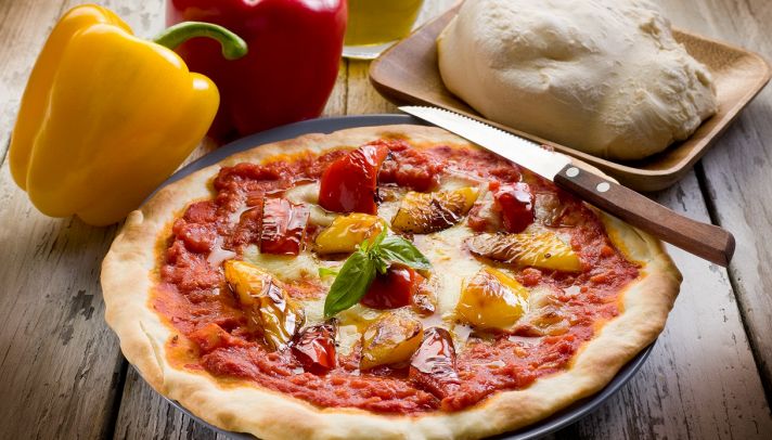 Pizza coi peperoni fatta in casa | Buonissimo Ricette