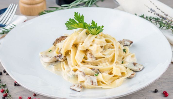 Ricetta Tagliatelle alla panna e funghi - Le Ricette di Buonissimo