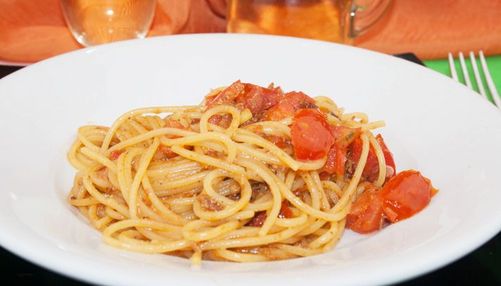 Spaghetti con le acciughe | Buonissimo Ricette
