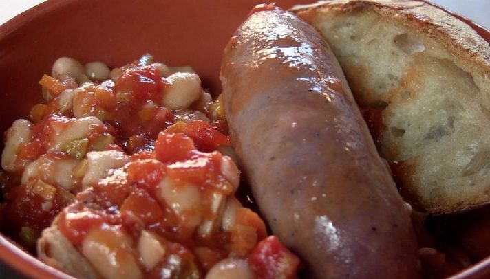 Salsiccia e fagioli in padella: la ricetta | Buonissimo