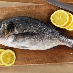 Orata in padella: una ricetta semplice e gustosa per una cena speciale