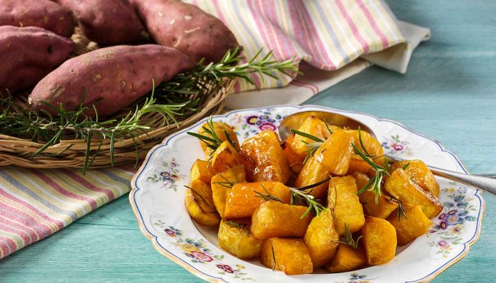 Patate dolci aromatizzate, la ricetta facile e veloce