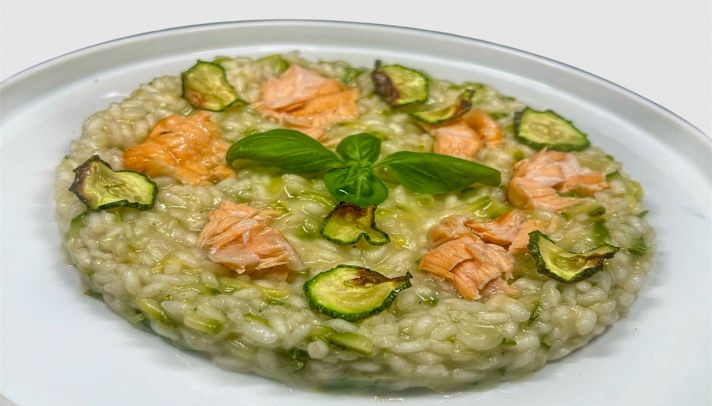 Risotto salmone e zucchine: ricetta semplice e gustosa per ogni occasione