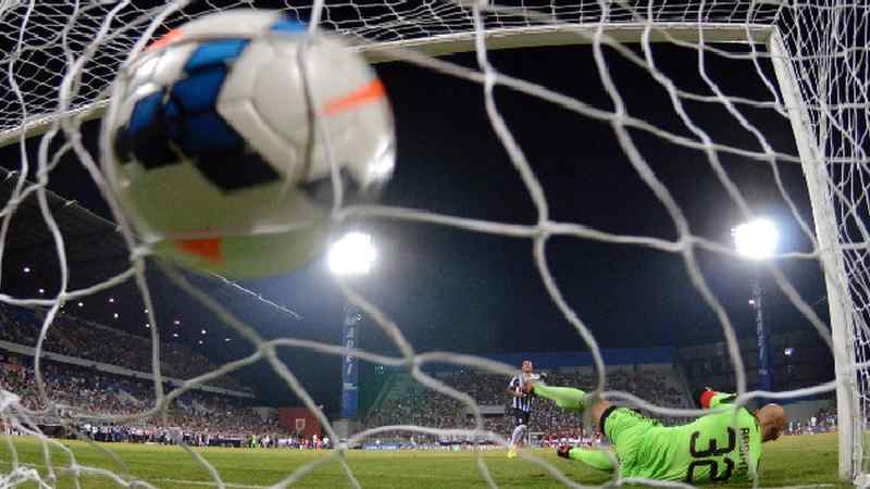 Le curve delle squadre di calcio, spettacolo e coreografia