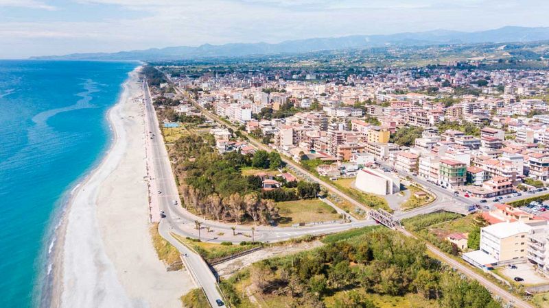 Calabria, bufera sullo spot contro il Nord Italia: furia Veneto