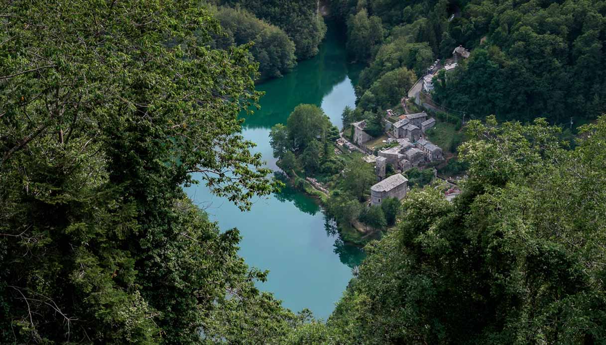 Isola Santa, il borgo sommerso rinato con l'albergo diffuso