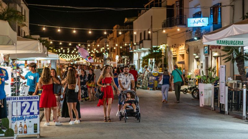 "La Passeggiata" italiana sta facendo il giro del mondo: cos'è