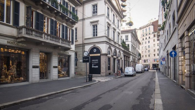 Milano, via Monte Napoleone: lo scontrino medio sale a 2.379 euro