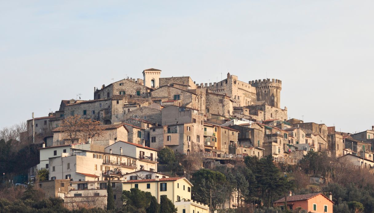 In vendita il Castello Orsini a Nerola vicino Roma, quanto costa