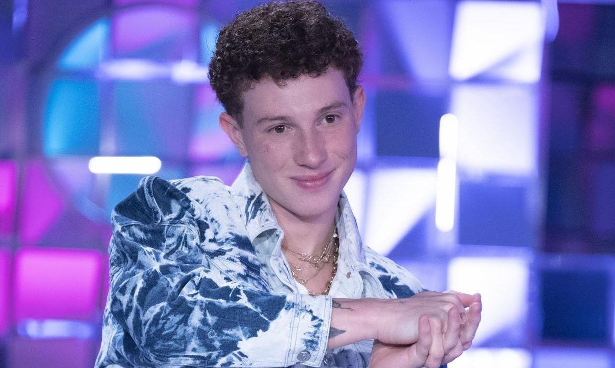 Amici 22, Wax in concerto è senza freni e ci prova con una fan