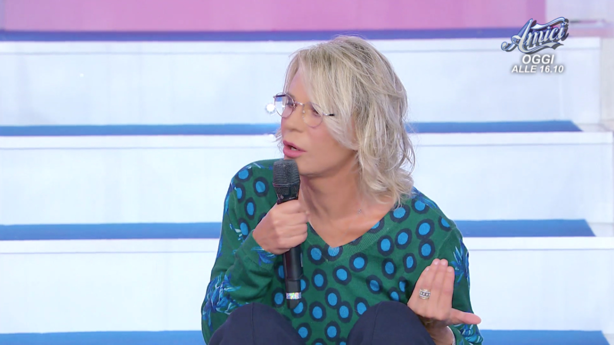 Uomini e Donne, Maria De Filippi è stufa di Elena e Maurizio