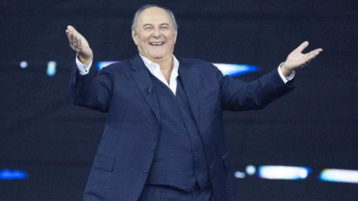 Io Canto Generation: Namite show, Gerry Scotti rapper terrificante