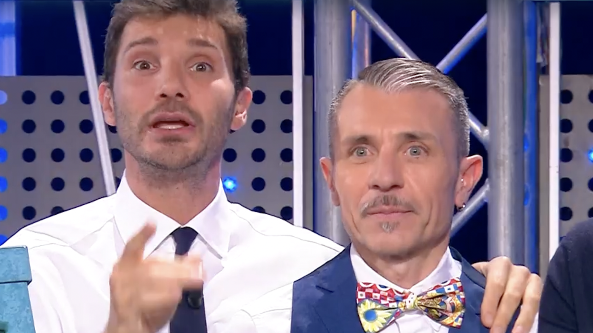 Affari Tuoi, Andrea batte il Dottore e commuove: il gesto inatteso