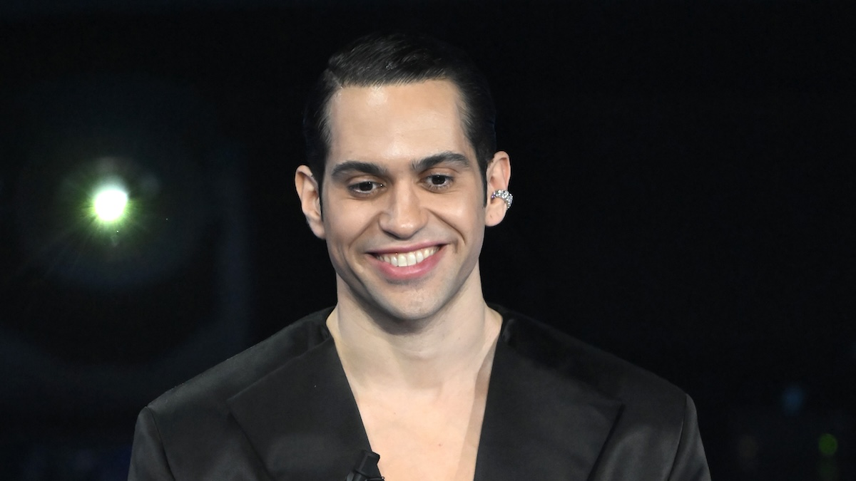 Sanremo 2025: Mahmood moltiplica le gaffe ed è ironia sui social
