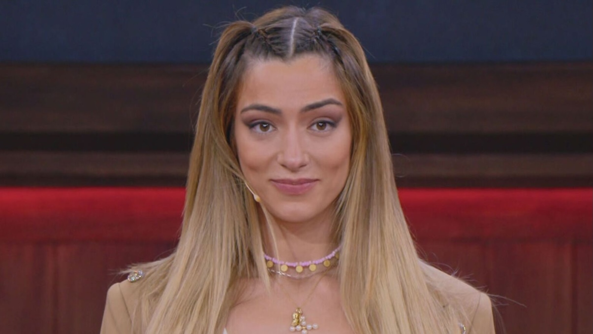 Soleil Sorge: compleanno a Ibiza e bacio con uomo misterioso, chi è