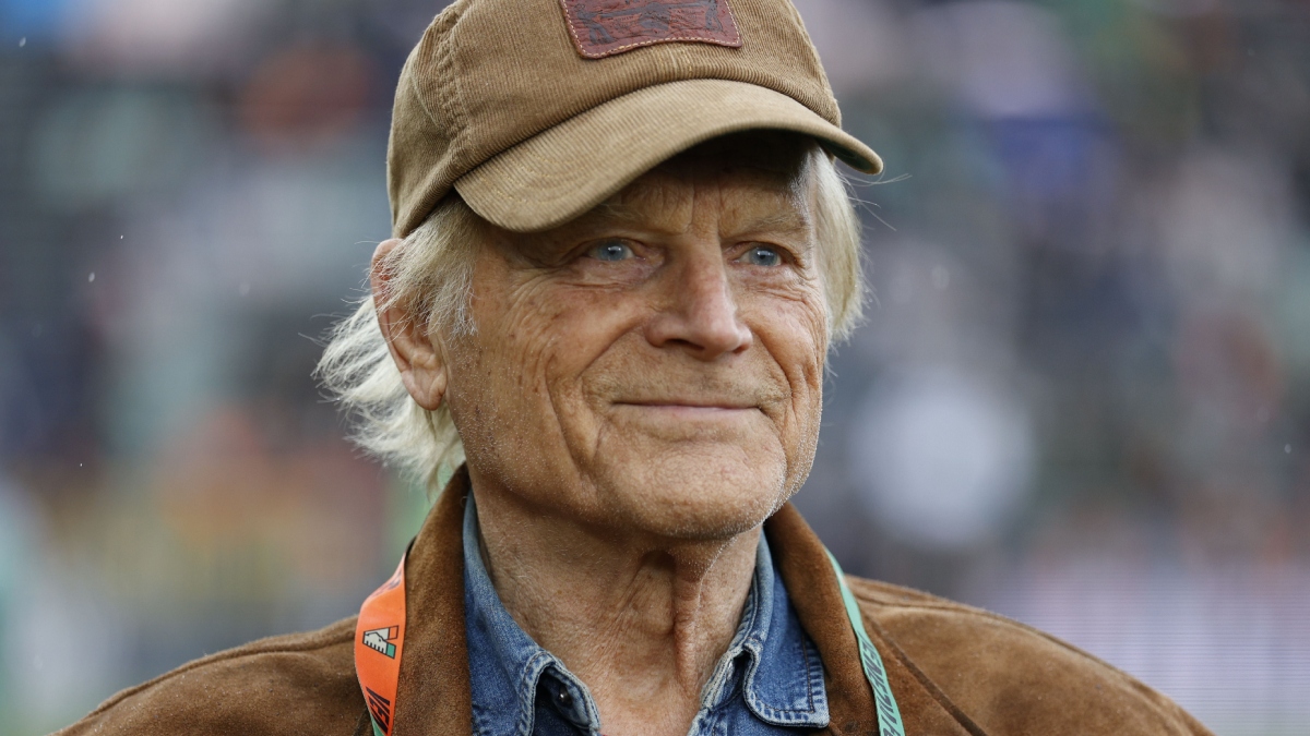 RaiPlay, Terence Hill dimentica Don Matteo: diventa avvocato