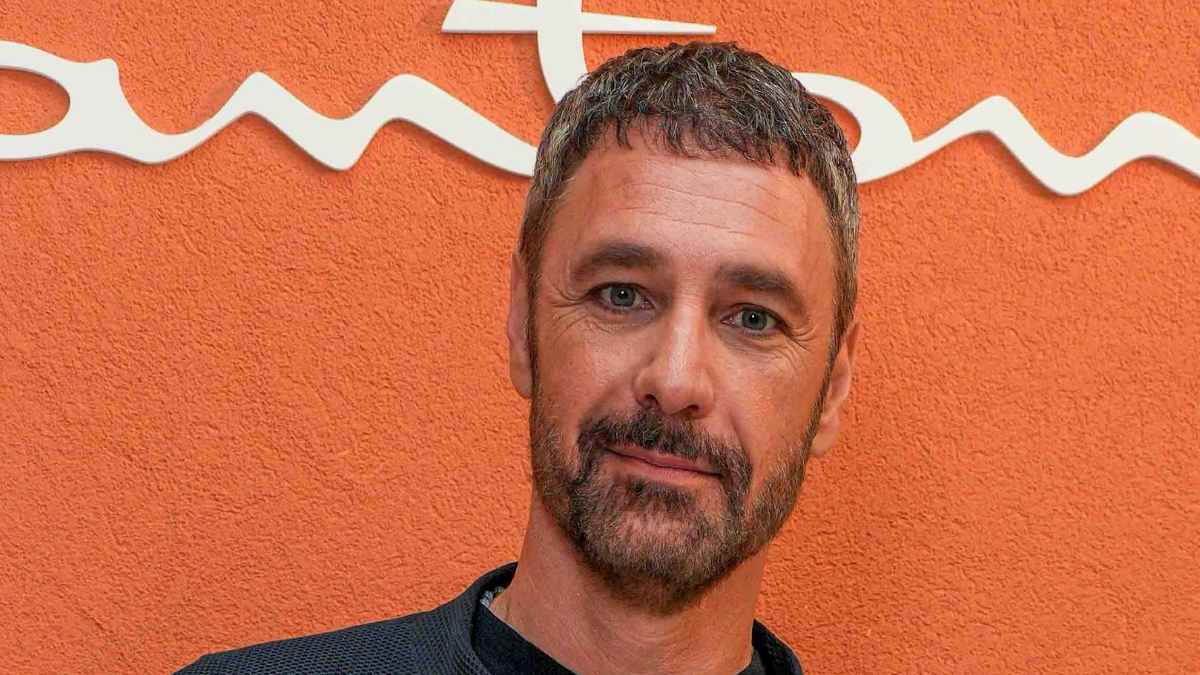 Don Matteo, Raoul Bova con Beatrice Arnera sul set: il gesto ...