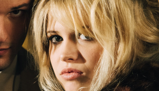 कुत्ता औरत की ब्लू