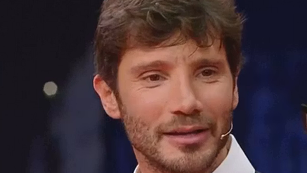 De Martino sparisce a Capodanno: festa blindata a Napoli. Ecco con chi era