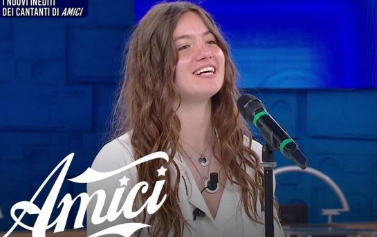 Elena D'Elia: età, chi è, canzoni, fidanzato e il crollo ad Amici 25