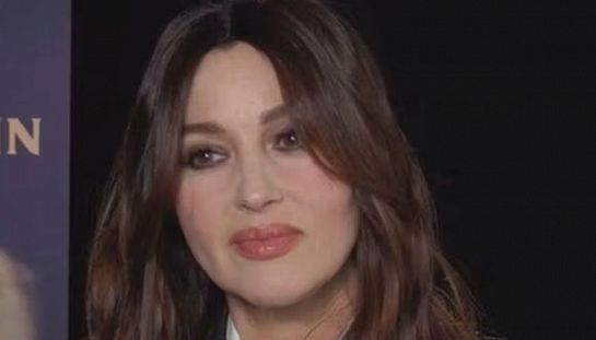 Monica Bellucci, diva materna sul red carpet di Cannes: il gesto ...