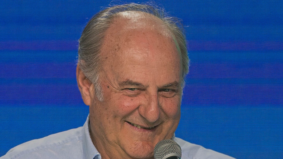 Sanremo 2027, Gerry Scotti si auto-invita: “Io e De Martino, un ...