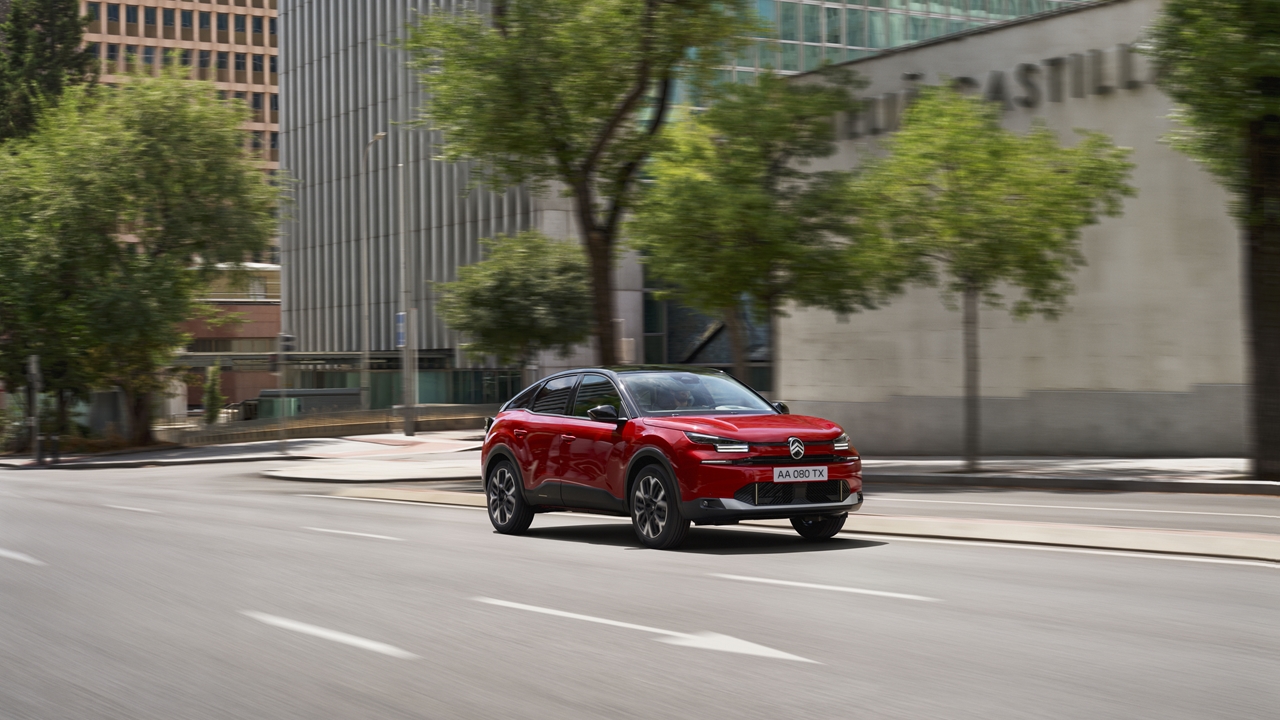 Citroen C4 Hybrid 145 e-DCS6 Business: Scheda Tecnica e Prezzi