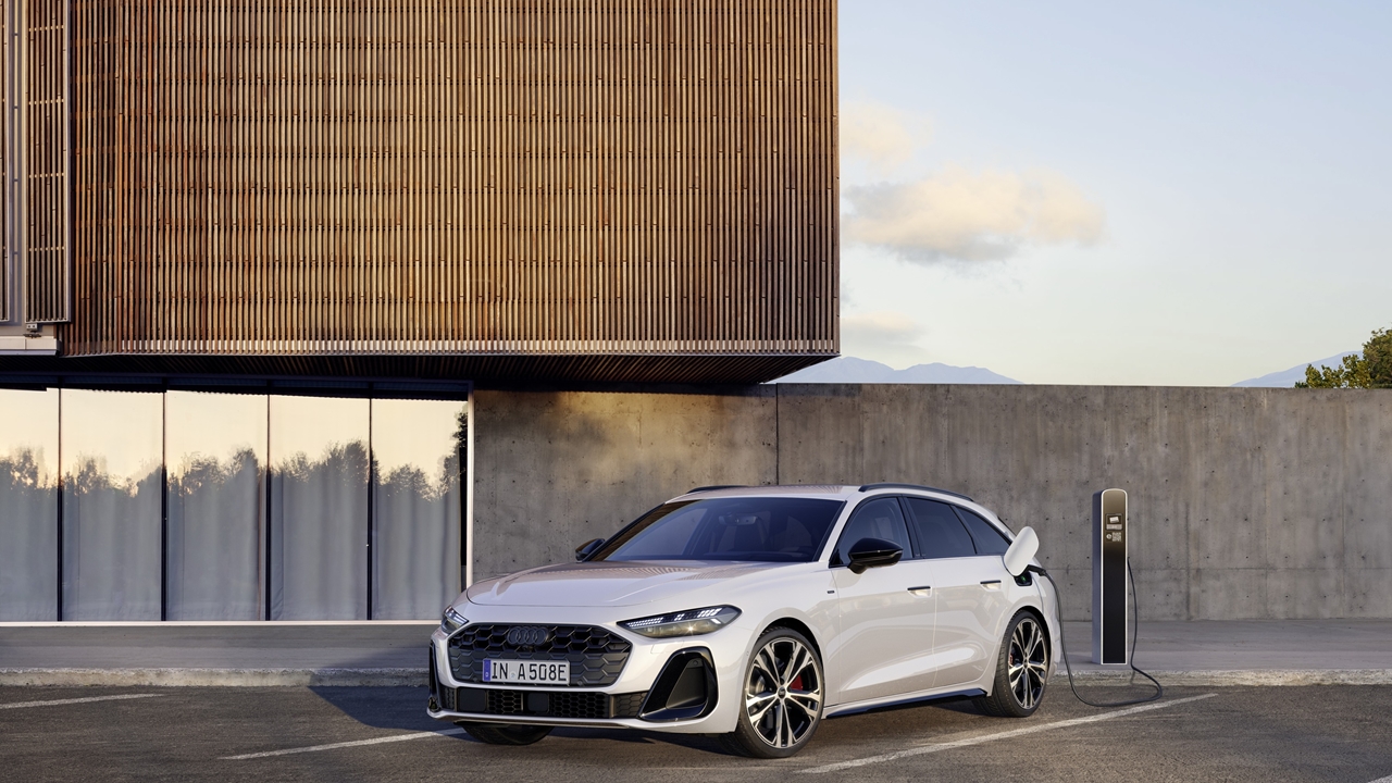 Audi A5 Avant e-hybrid 220 kW S tronic quattro Business: Listino