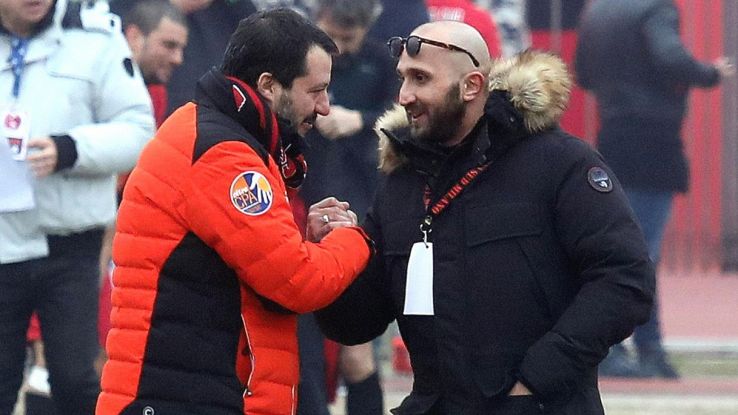 Strinse la mano a Salvini, maxi sequestro a capo ultras del Milan