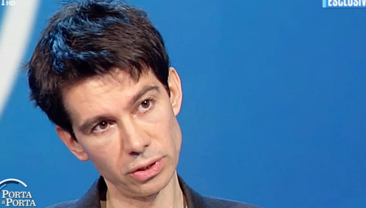 Chiesto il processo per Bellomo: imponeva minigonne e tacco 12