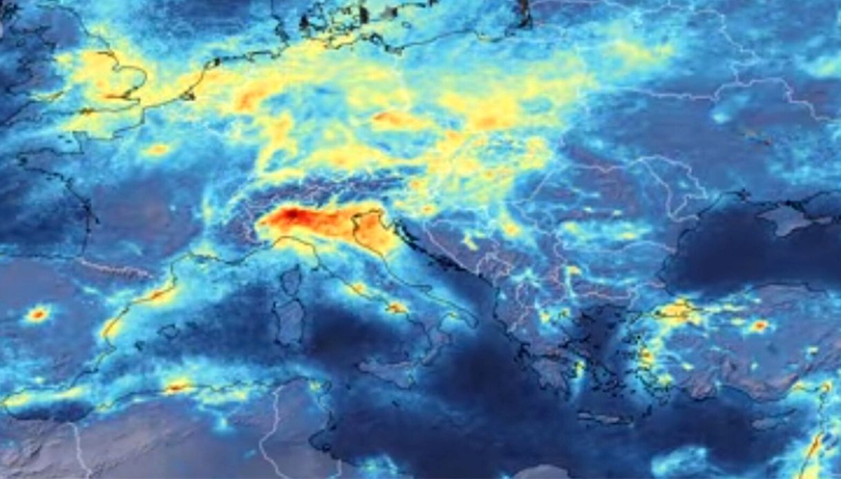 Coronavirus, smog in Nord Italia "accelera diffusione": lo studio
