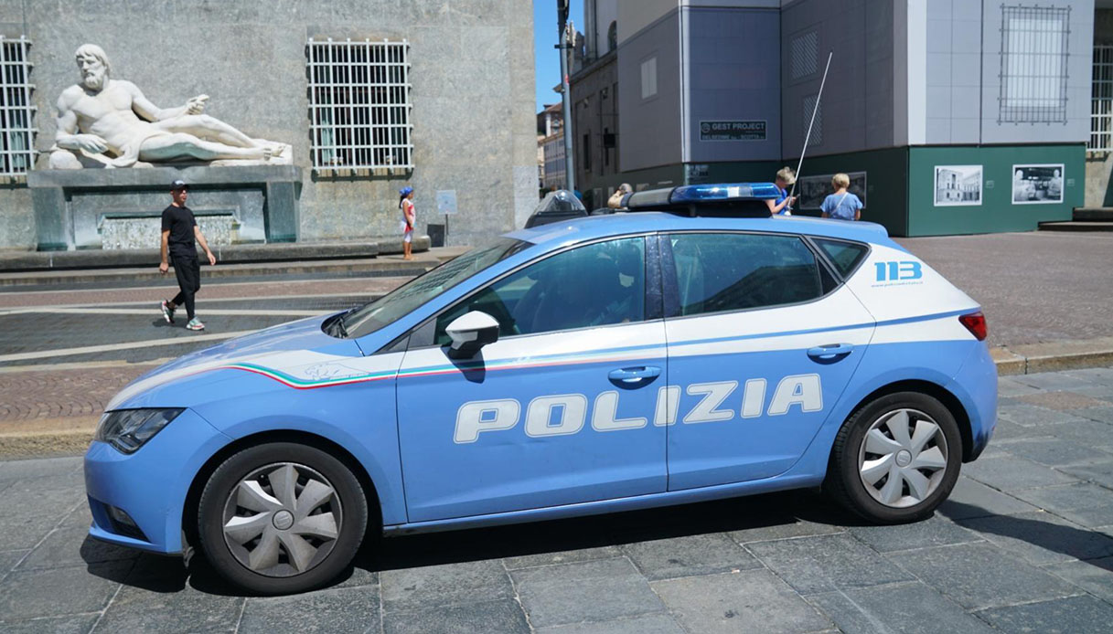 Coronavirus, viola quarantena per perseguitare l'ex: arrestato