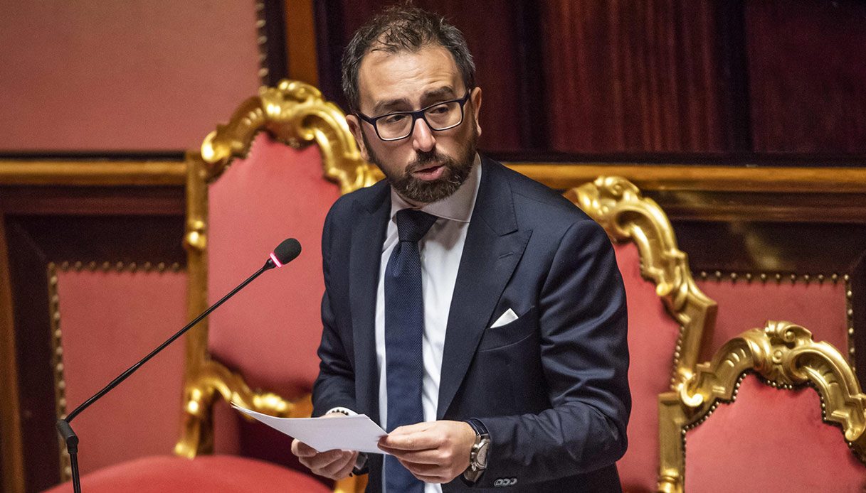 Bonafede: parole contro la mafia in Aula, ma viene criticato