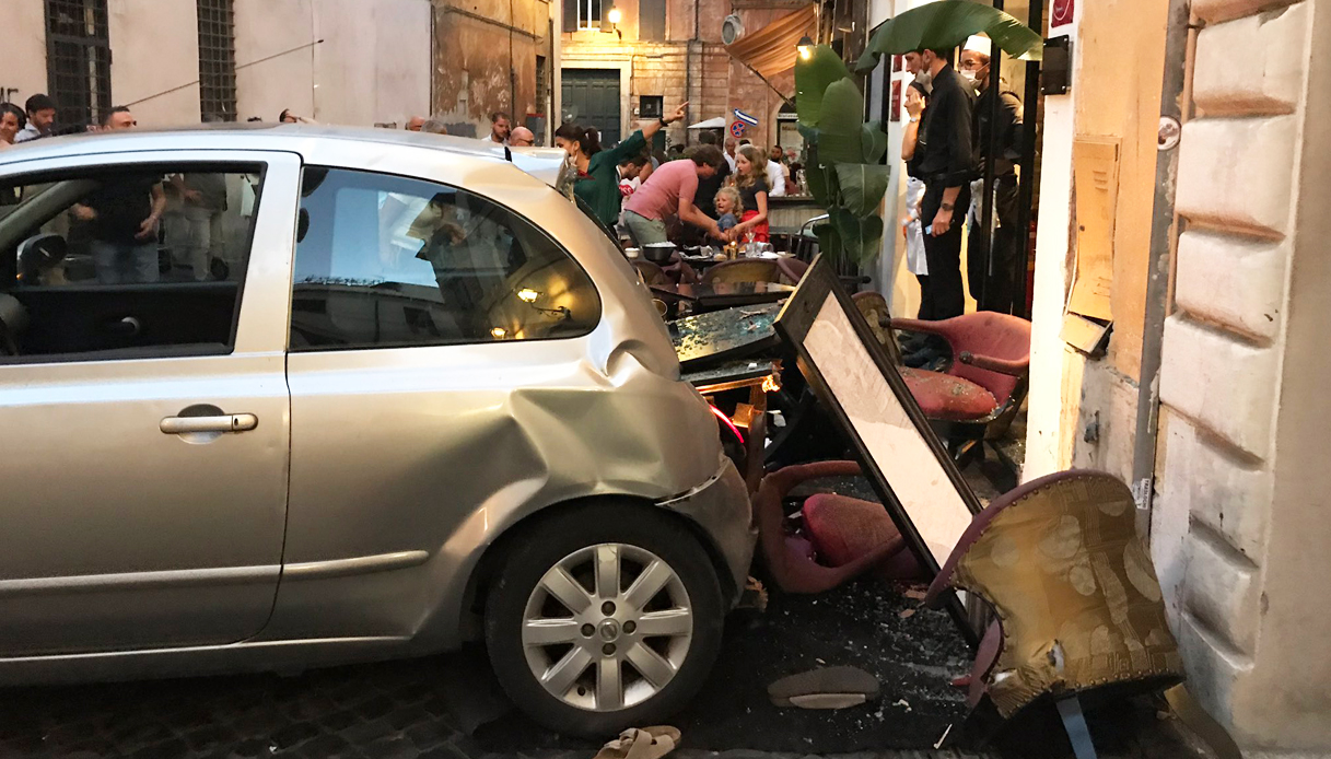 "Sembrava un attentato". Paura a Roma nella zona della movida