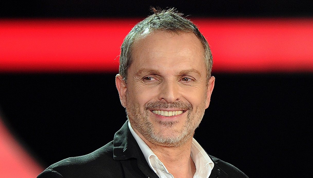 Miguel Bosé in piazza con i negazionisti: no alla mascherina