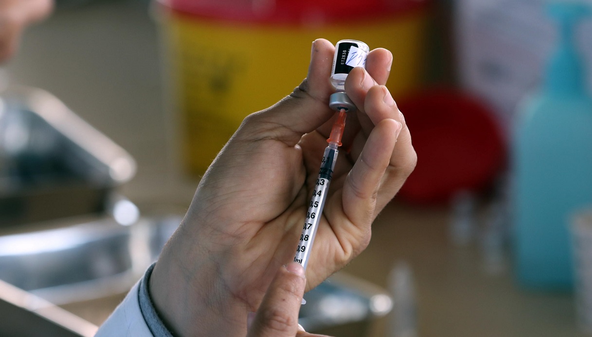 Vaccini Pfizer e Moderna, Aifa: "Seconda dose entro 42 giorni"