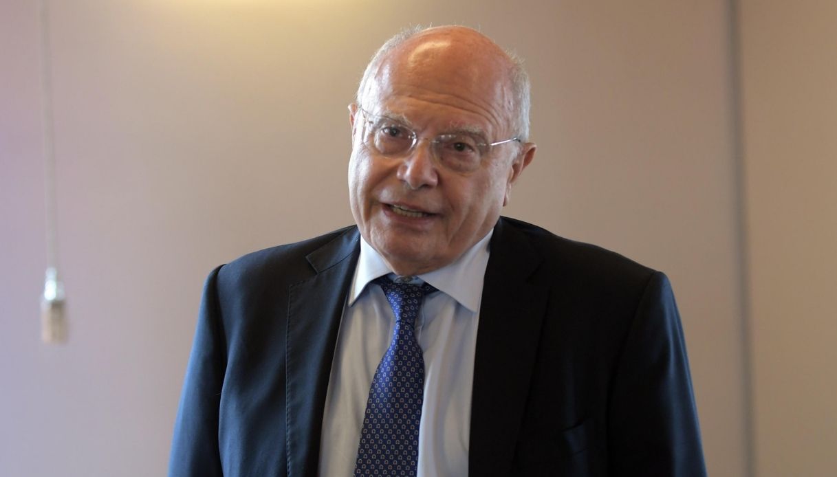 Mix vaccini, Galli: "Non è un salto nel buio". Ma l'Ema frena