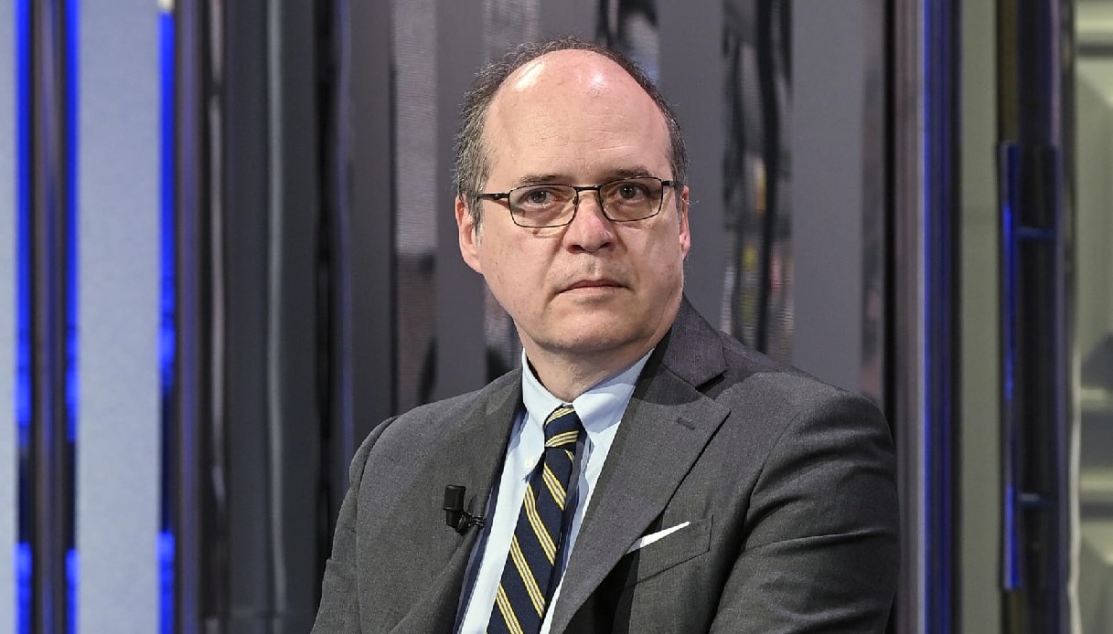 Vaccini, effetti collaterali e terza dose: parla Magrini (dg Aifa)