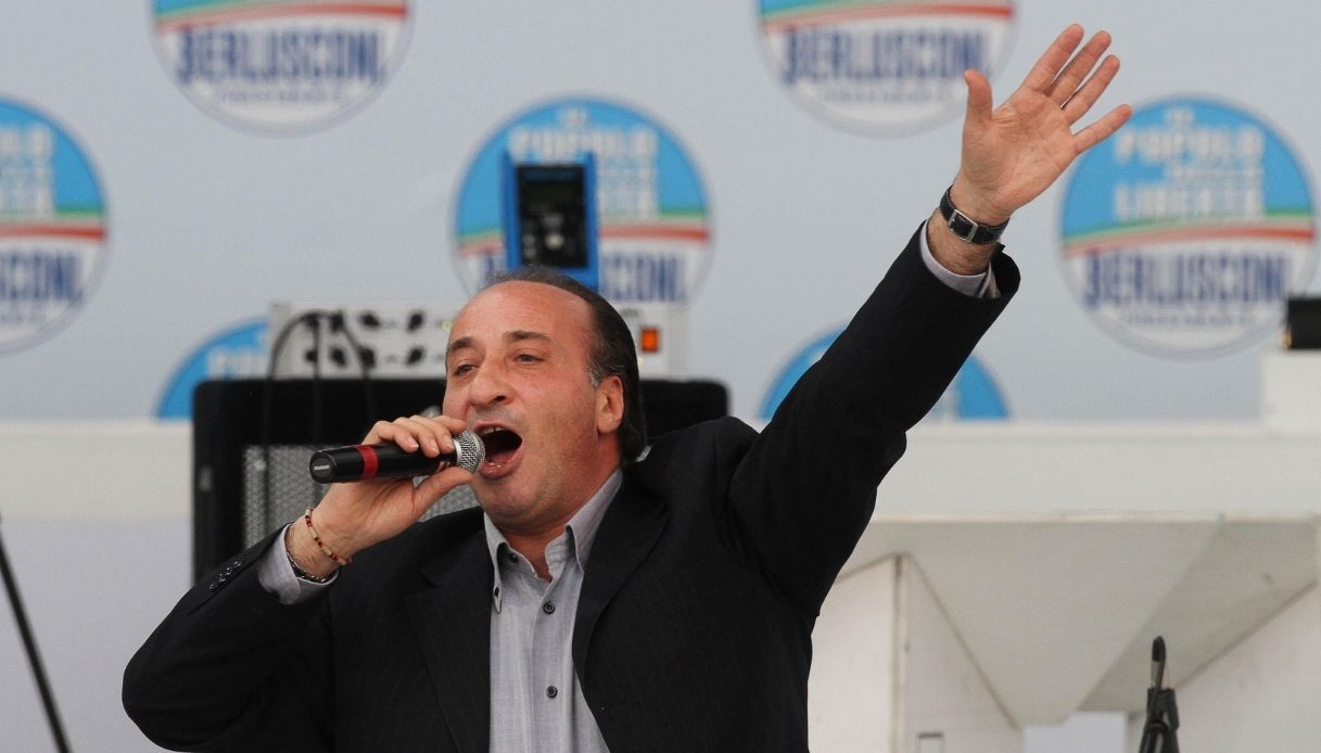 Berlusconi compie 85 anni e Mariano Apicella gli dedica una canzone