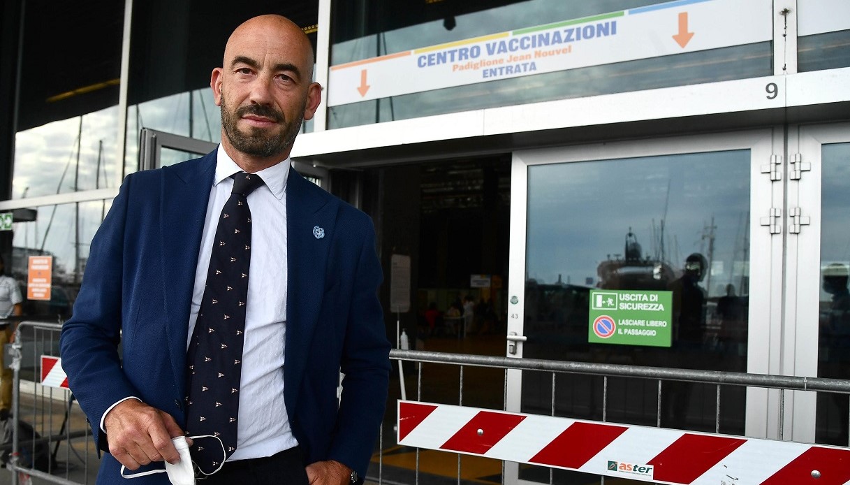 Covid, intervista a Bassetti su green pass, vaccini e no-vax