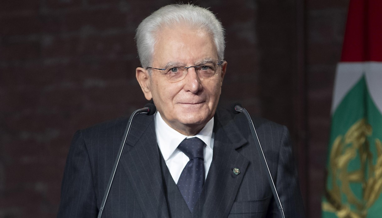 Covid, Mattarella invita a vaccinarsi: "Vincere contro l'antiscienza"