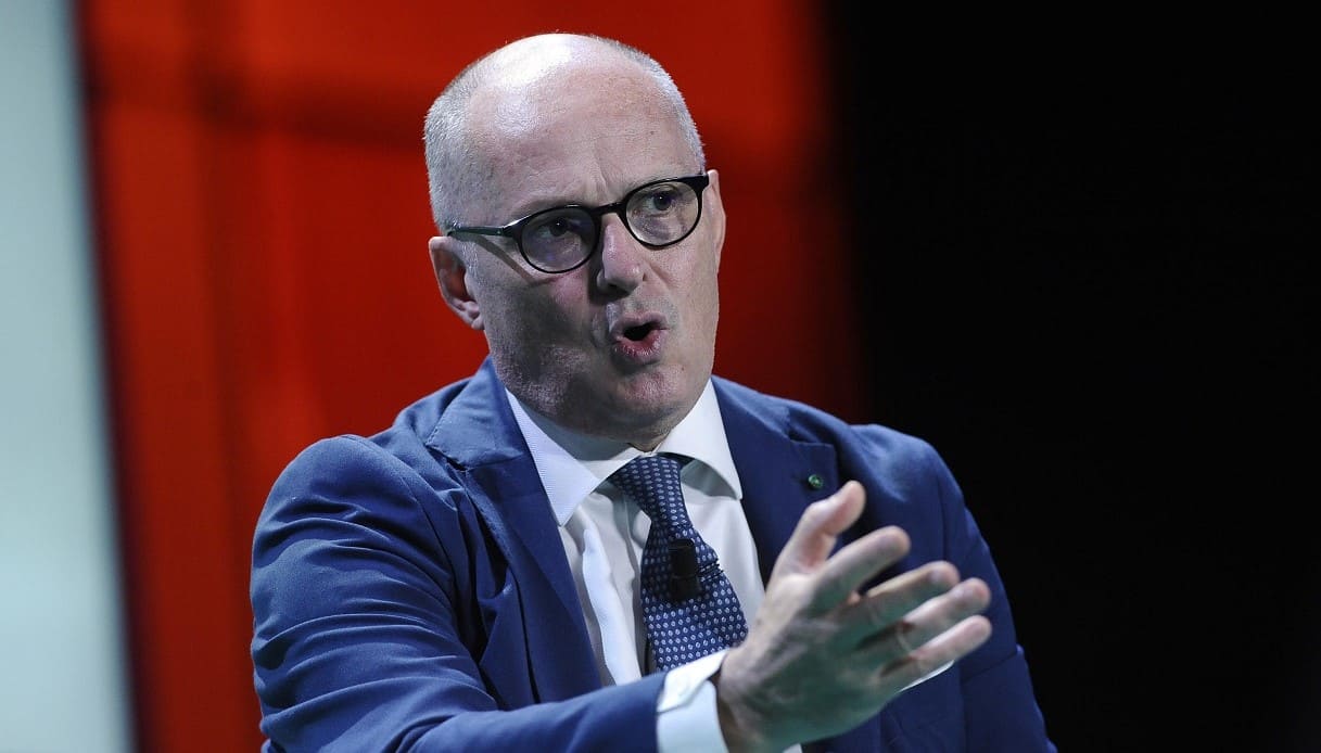 Picco ondata Omicron, parla Walter Ricciardi: quando arriverà. L ...