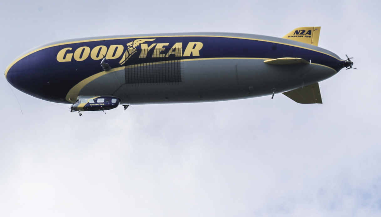 Il dirigibile della Goodyear in volo su Milano e Monza: ecco perché