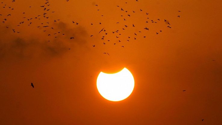 Eclissi solare del 25 ottobre, dove si è vista? Il video: in Italia sarà nuovamente visibile tra ...