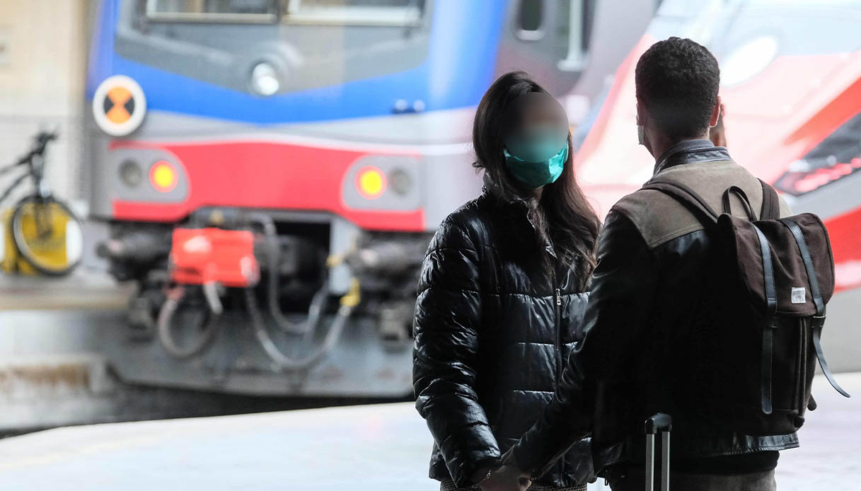 Treno fermo 5 ore a Firenze nella notte, la rabbia dei passeggeri ...