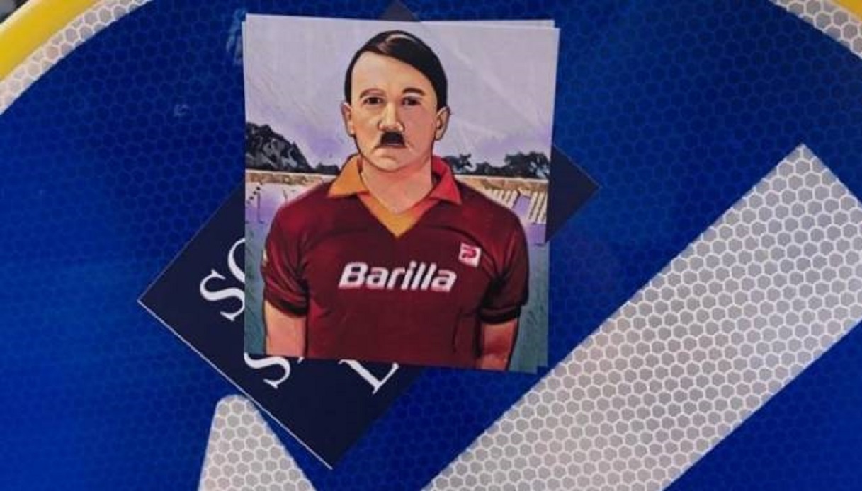 Hitler con la maglia della Roma: gli stickers della vergogna sui muri ...