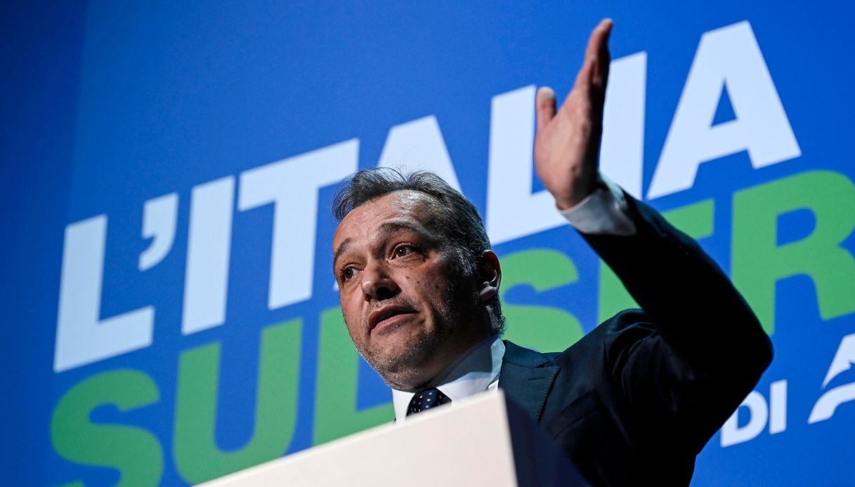 Matteo Richetti torna a casa dopo il malore alla Camera: cosa ha avuto e come sta ora il deputato