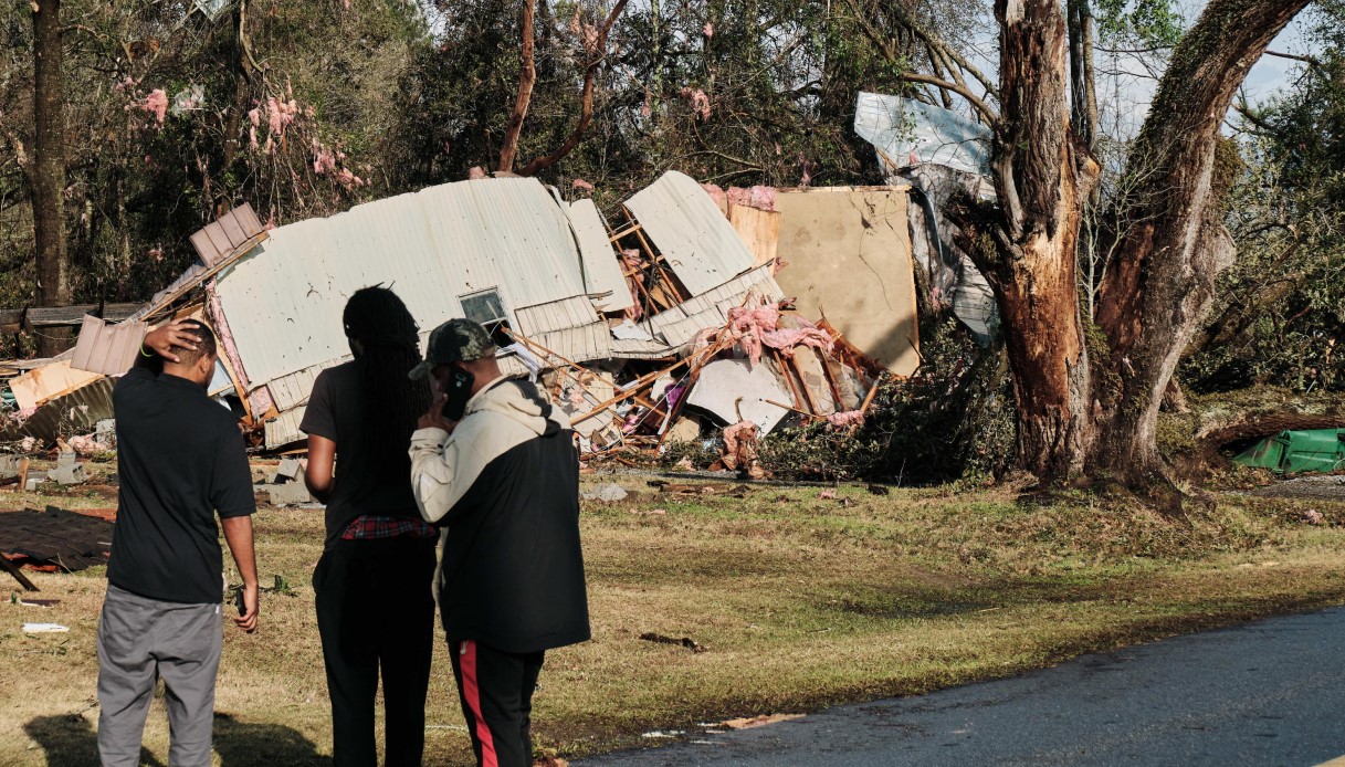 Tornado in Alabama e Georgia: ingenti danni e diversi morti, si scava ...